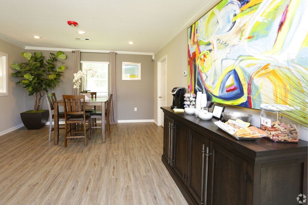 Pindo Pointe Apartments in Beaumont, TX | ApartmentHomeLiving.com