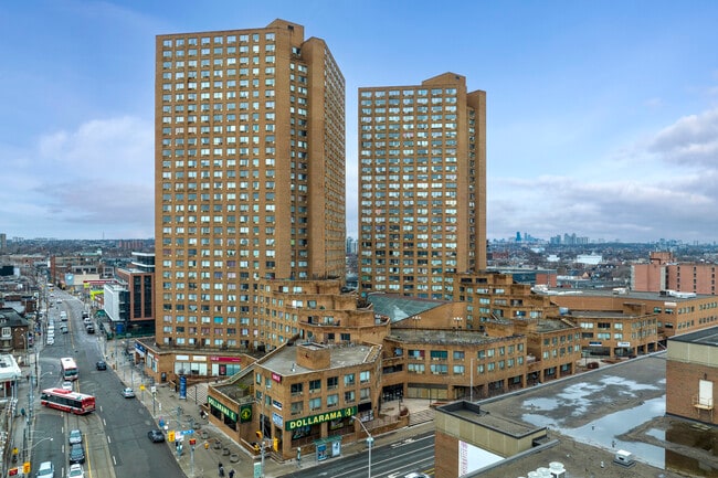 The Crossways Apartments | Toronto, ON Apartments For Rent