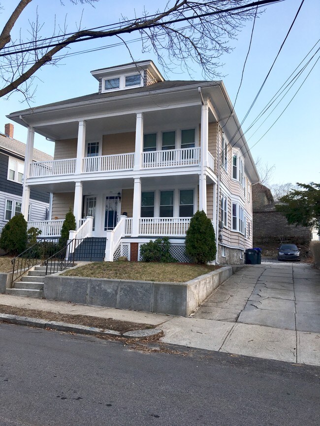 102 Colonial Rd | Rentals in Providence, RI