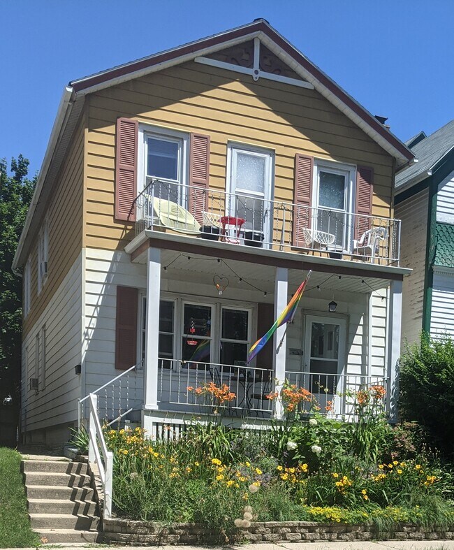 2504 S Lenox St | Rentals in Milwaukee, WI