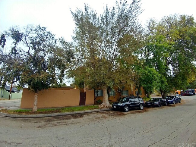 16021 Victory Blvd | Rentals in Van Nuys, CA