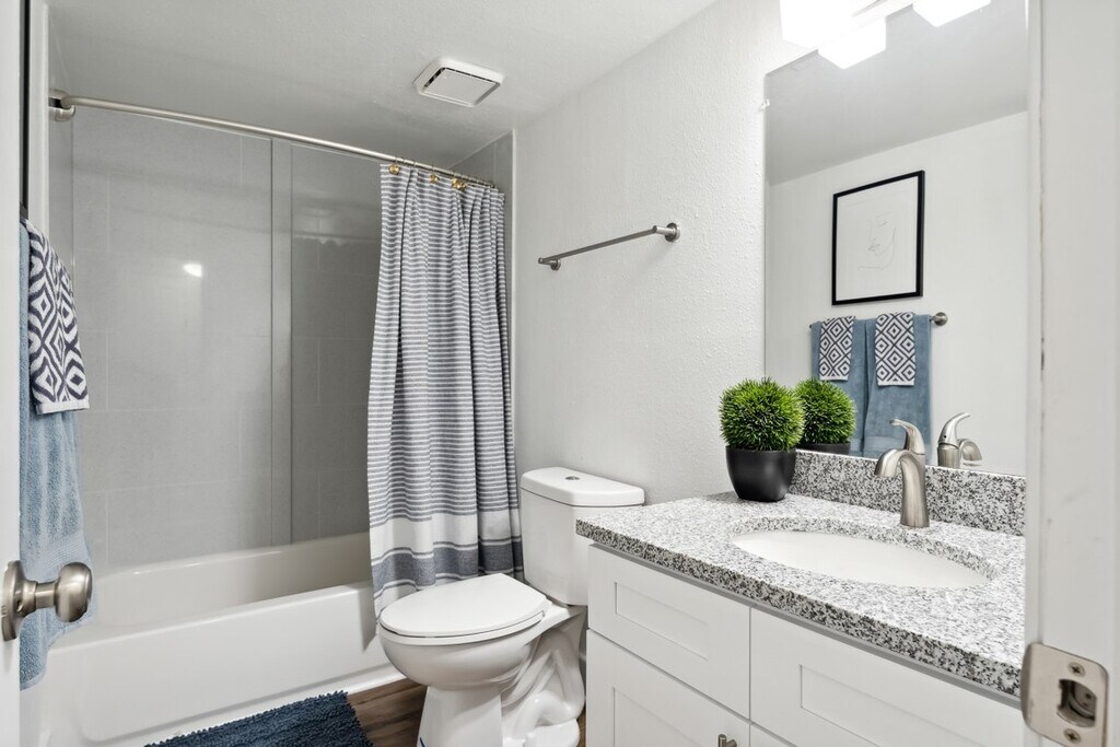 Linkhorn Bay Apartments in Virginia Beach, VA | ApartmentHomeLiving.com