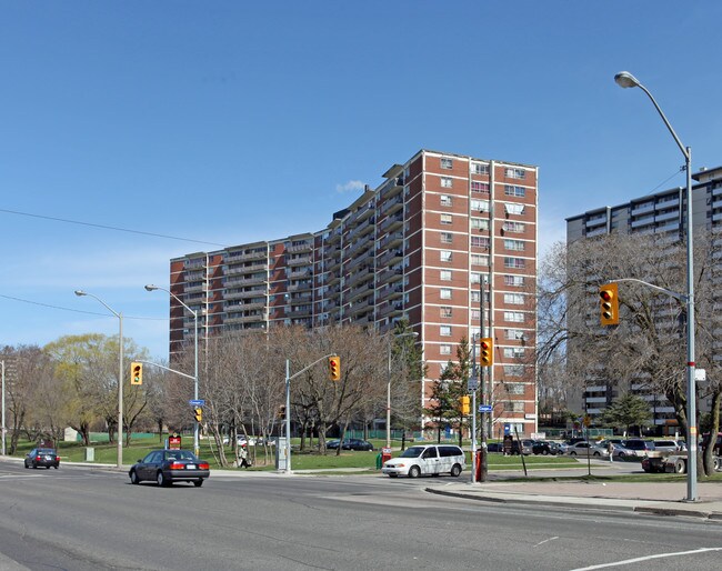Golf View Towers 2 | Toronto, ON Apartments