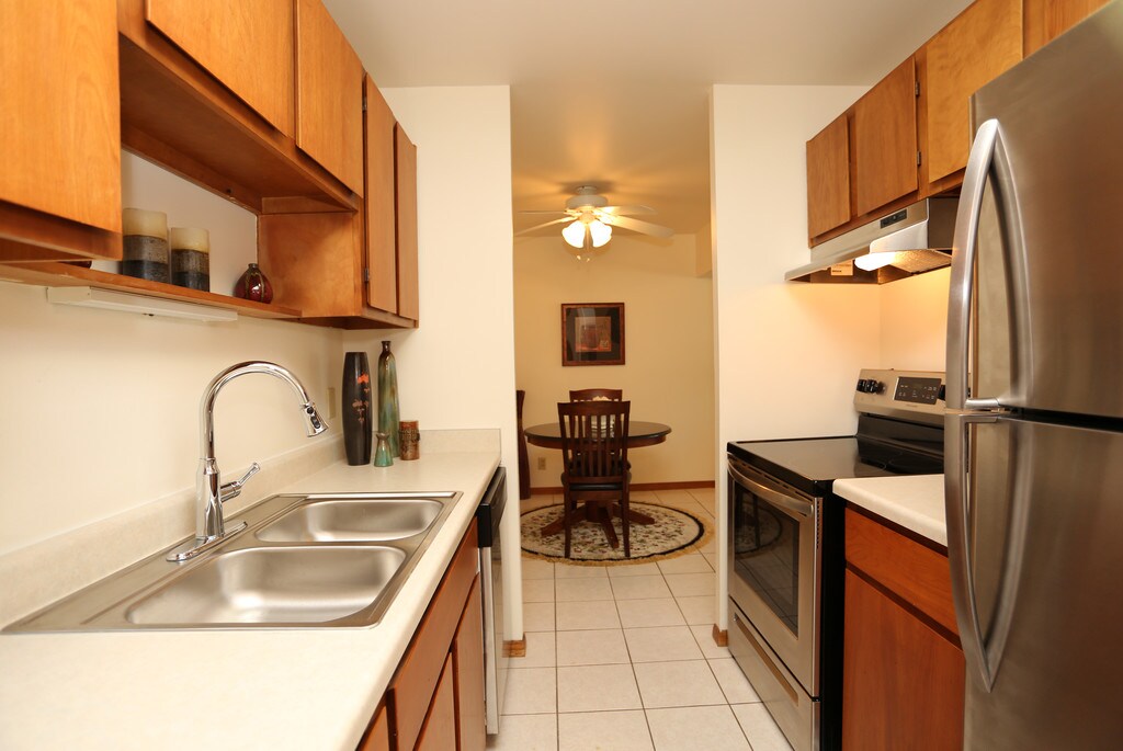 Midvale Heights Apartments in Madison, WI | ApartmentHomeLiving.com