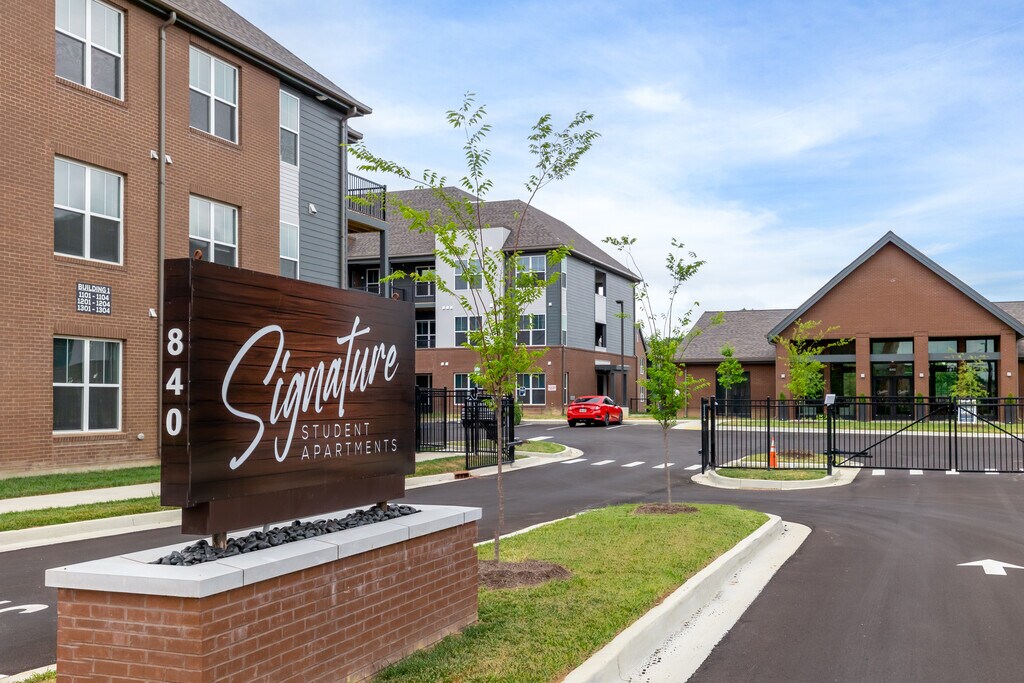 Signature Apartments in Lexington, KY | ApartmentHomeLiving.com