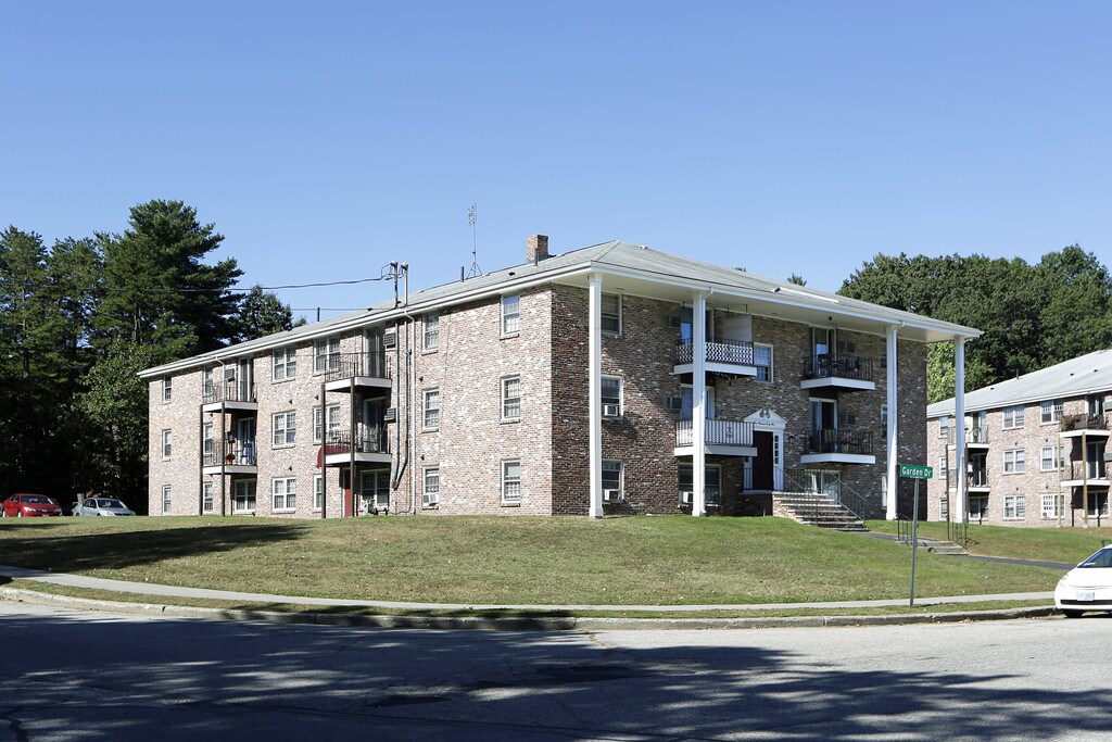 Manchester Gardens Apartments in Manchester, NH | ApartmentHomeLiving.com