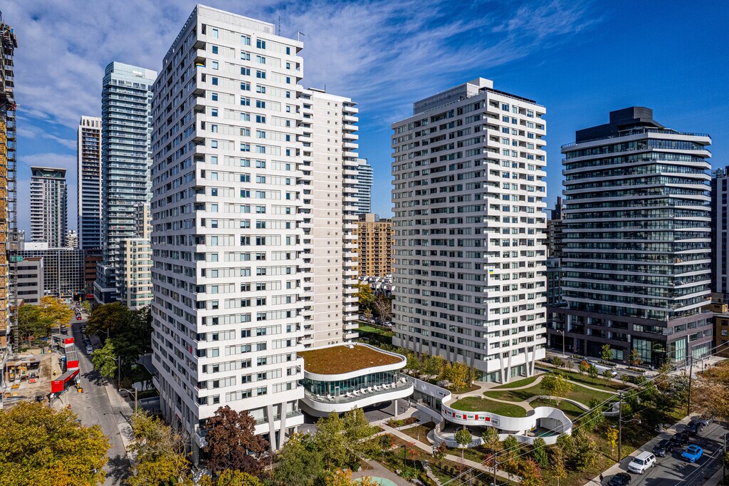 Lillian Park | Toronto, ON Apartments