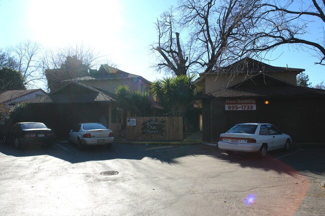 Walnut Tree Manor | Chico, CA Apartments