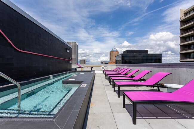 The Collective on 4th Apartments in Portland, OR | ApartmentHomeLiving.com