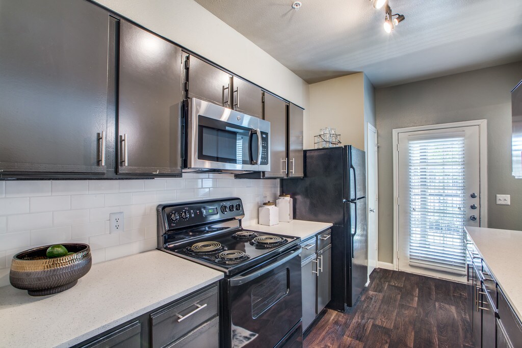 The Emile | Houston, TX Apartments