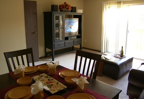 Tuscany Ridge Townhomes in Champaign, IL | ApartmentHomeLiving.com