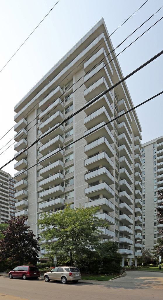 Durand Village Apartments in Hamilton, ON | ApartmentHomeLiving.com