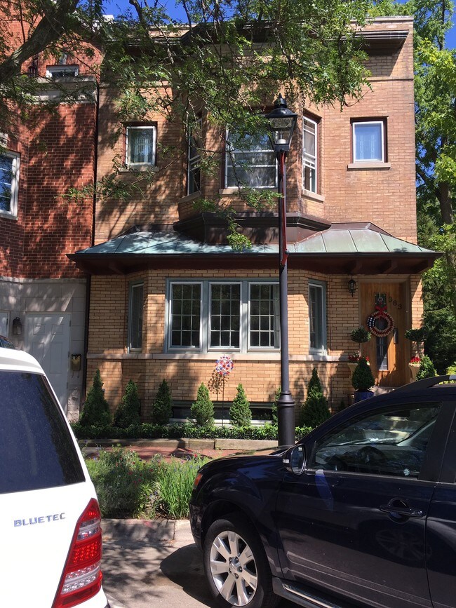 383 Park Ave | Rentals in Glencoe, IL