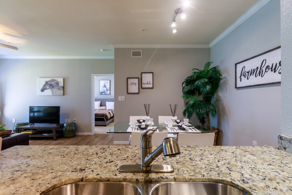 Mirabella | Houston, TX Apartments