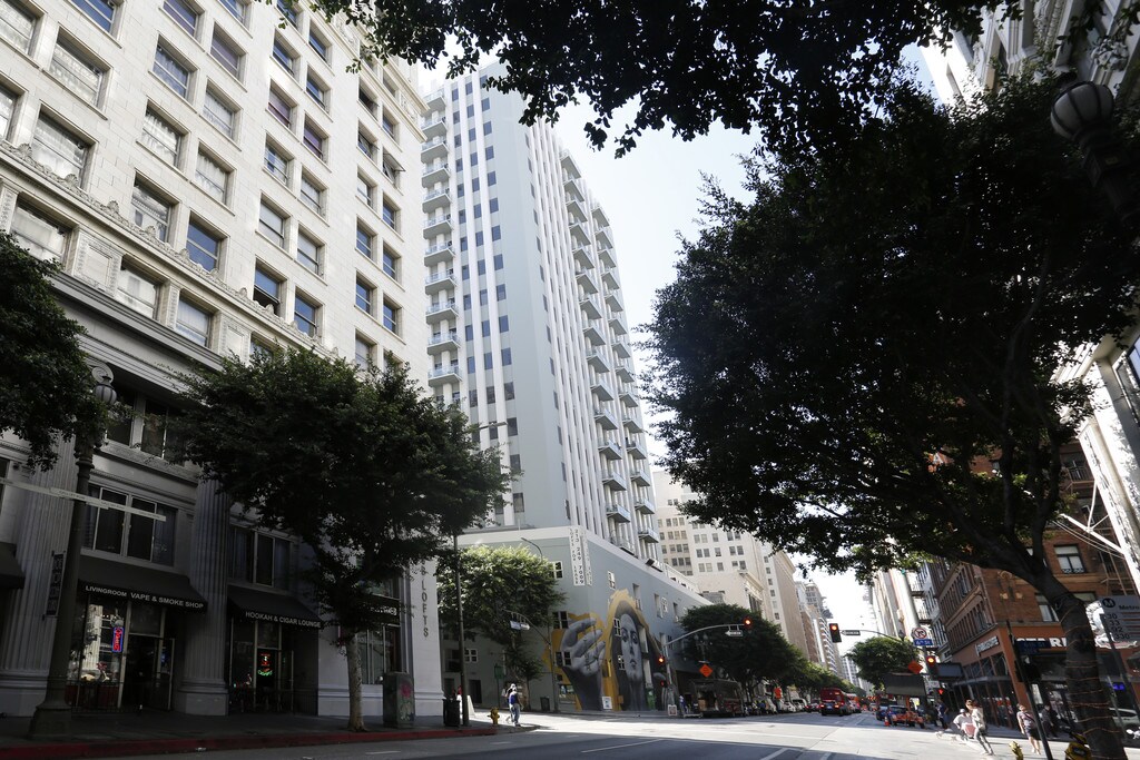 Thurman Lofts Apartments in Los Angeles, CA | ApartmentHomeLiving.com