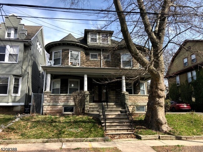 43 Mapes Ave | Rentals in Newark, NJ