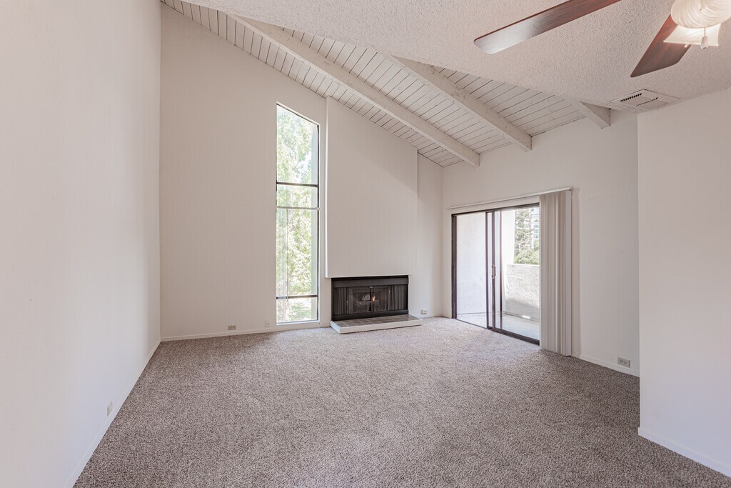 Governor's Square Apartments in Sacramento, CA | ApartmentHomeLiving.com