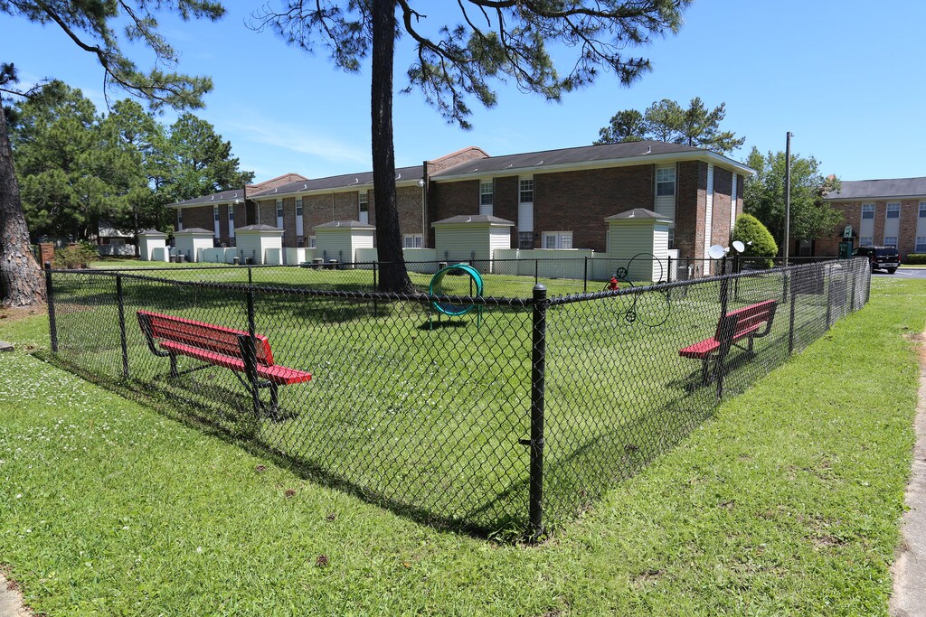 Yester Oaks Apartments in Mobile, AL | ApartmentHomeLiving.com