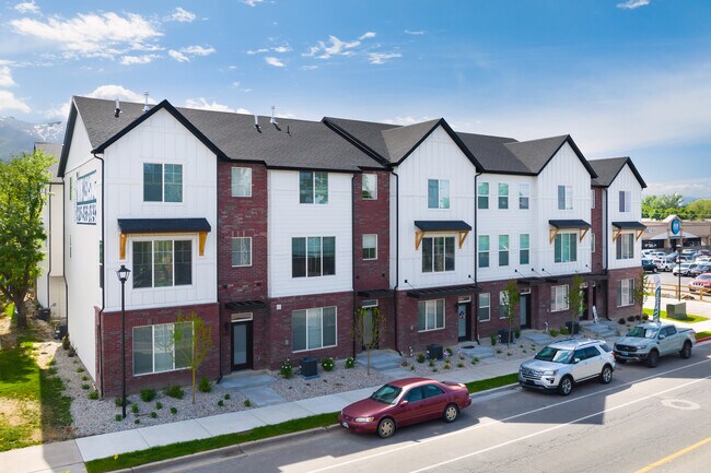 Stonebrook Townhomes | Layton, UT Apartments