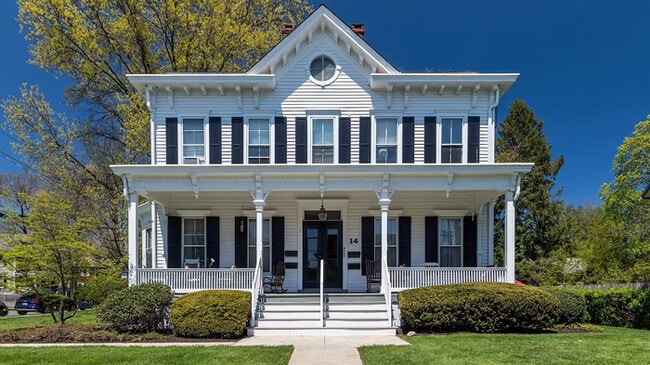 14 E Broad St | Rentals in Hopewell, NJ