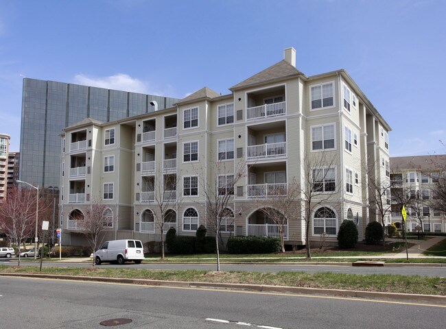 Palazzo at Park Center Apartments | Alexandria, VA Apartments For Rent