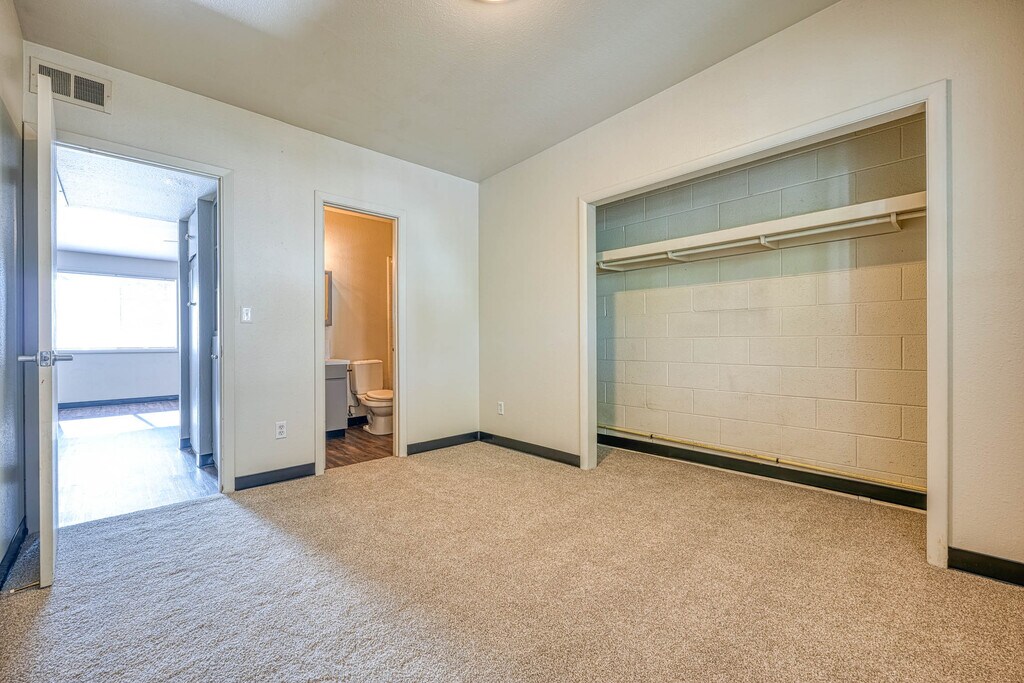 Iconic Village | Boise, ID Apartments