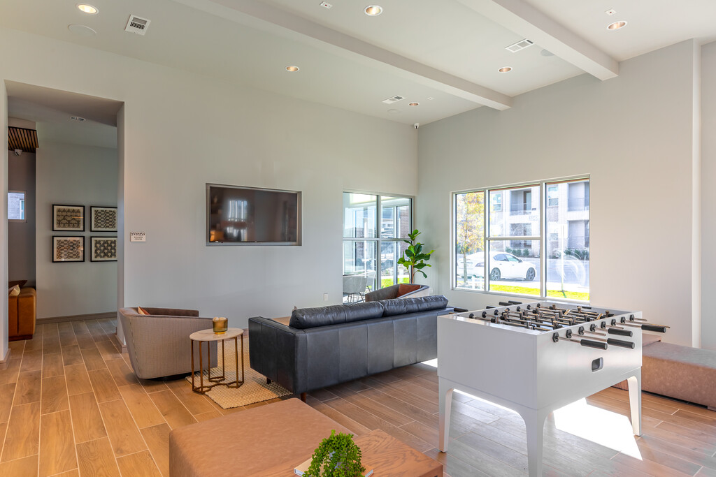 Lively at Firewheel Apartments in Garland, TX | ApartmentHomeLiving.com