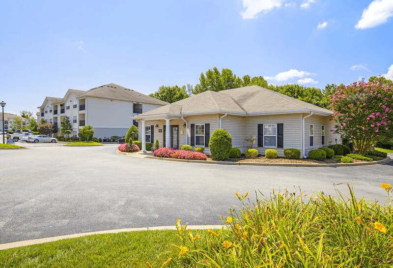 Maple Brook Apartments in Louisville, KY | ApartmentHomeLiving.com