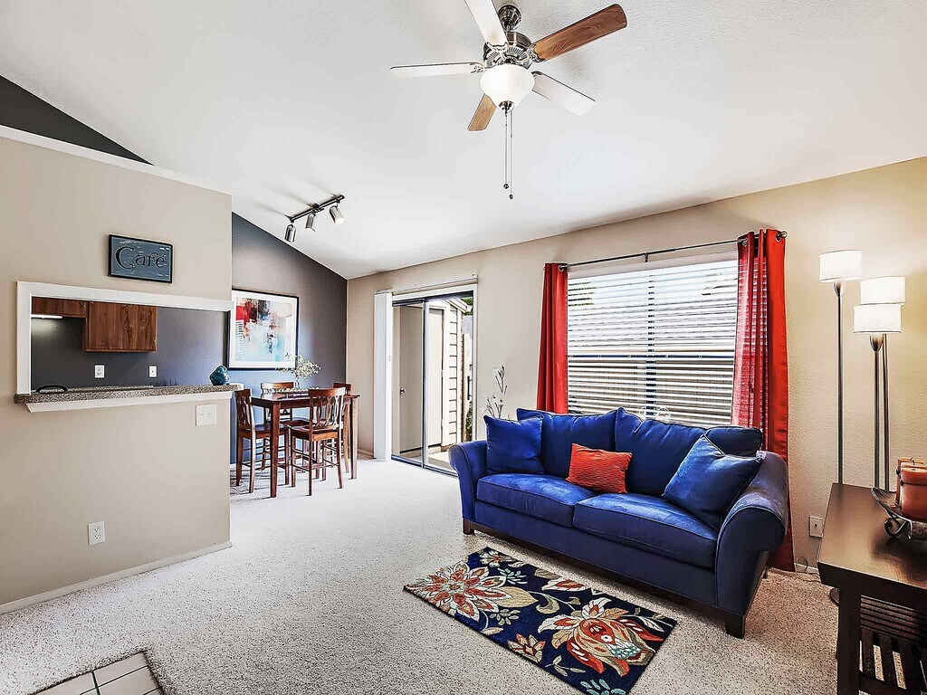 Rosemeade Townhomes | Carrollton, TX Apartments