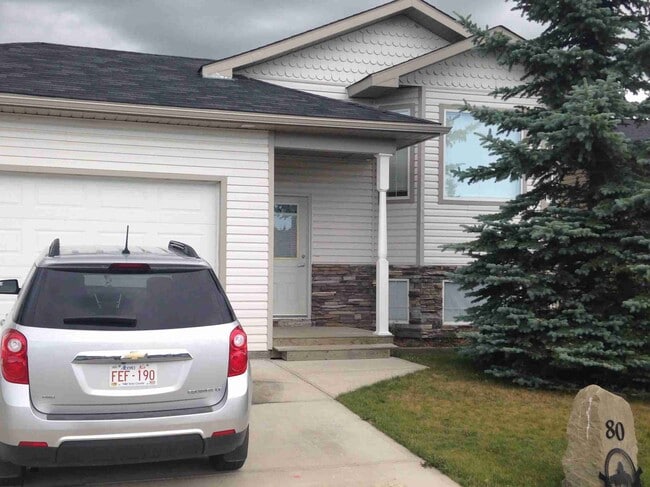 80 Westpoint Dr | 4 Bedroom Apartment for Rent in Didsbury, AB