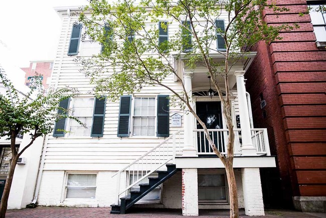 11 E Perry St | Rentals in Savannah, GA