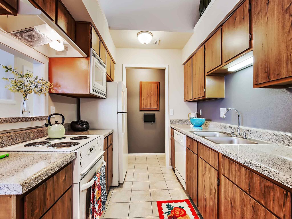 Rosemeade Townhomes | Carrollton, TX Apartments