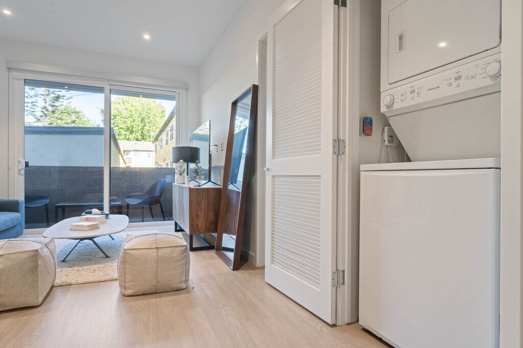 Concourse Apartments in Los Angeles, CA | ApartmentHomeLiving.com