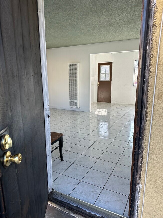 935 S Ferris Ave | Rentals in Los Angeles, CA