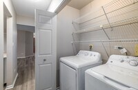 Clover Ridge East Apartments in Palatine, IL | ApartmentHomeLiving.com