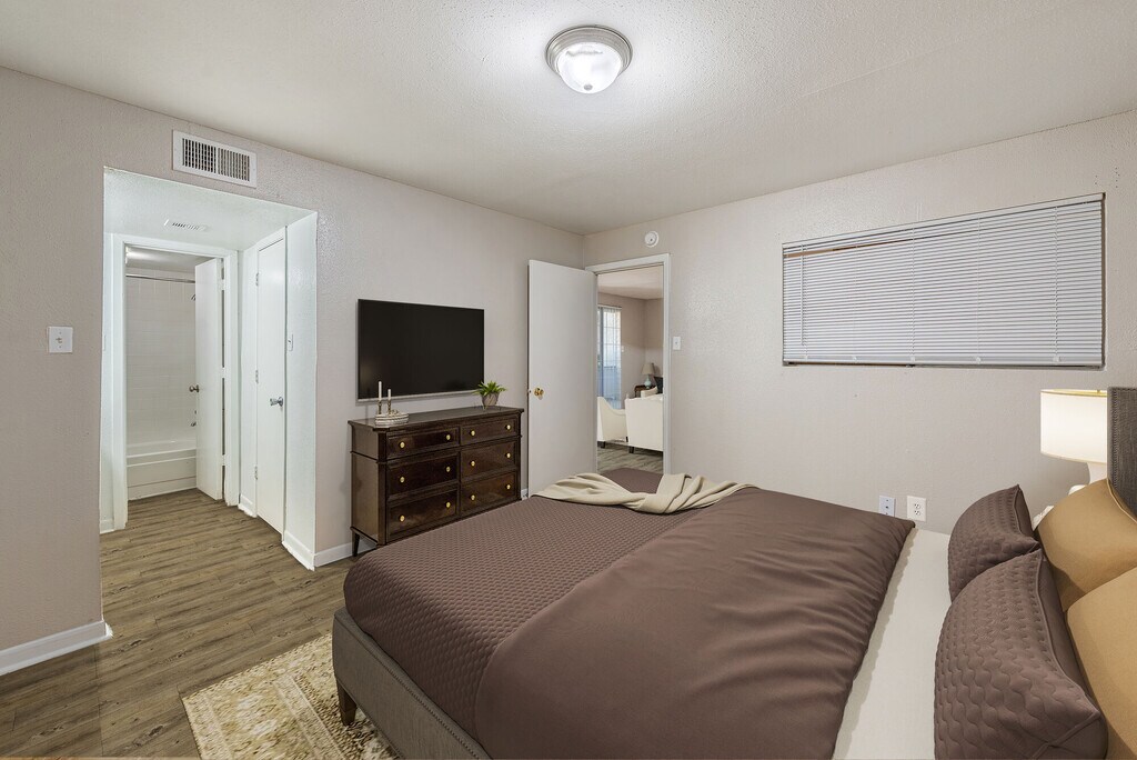 The Nathaniel Apartments in Houston, TX | ApartmentHomeLiving.com