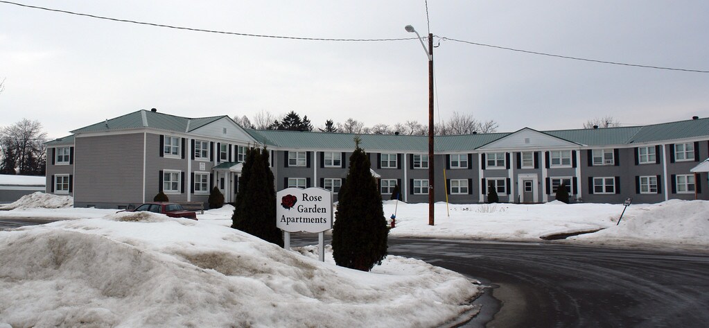 Rose Garden Apartments in Rome, NY | ApartmentHomeLiving.com