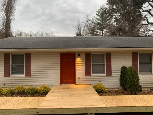 26 Springdale Rd | Rentals in Asheville, NC