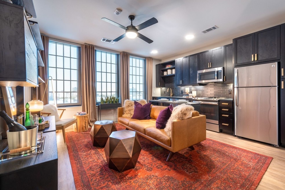 Adam Hats Lofts Apartments | Dallas, TX Apartments For Rent