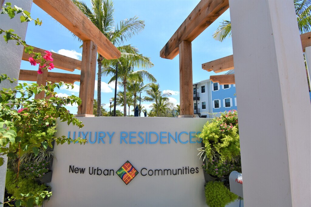 Azul Luxury Residences Apartments in Stuart, FL | ApartmentHomeLiving.com