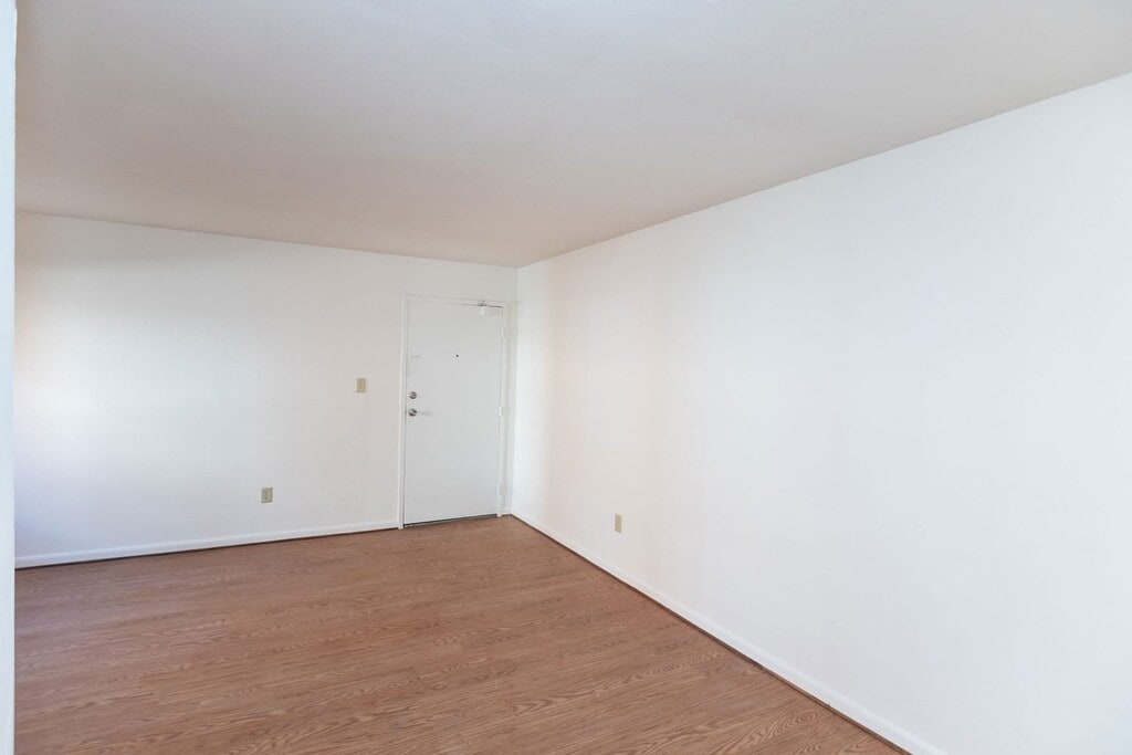 Carson Square Apartments in Hampton, VA | ApartmentHomeLiving.com