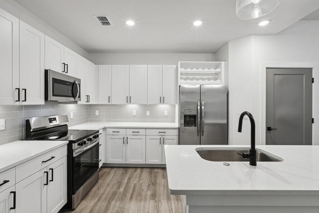 Linz Bayview Apartments in Clearwater, FL | ApartmentHomeLiving.com