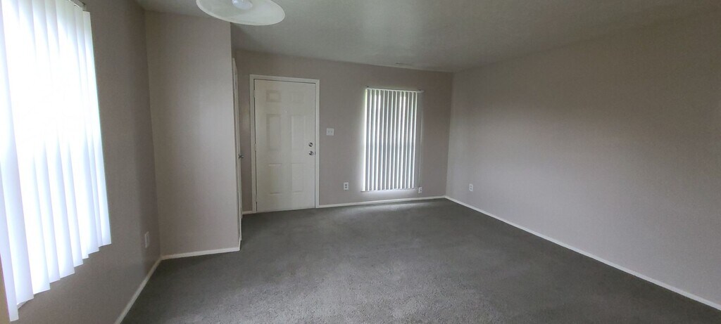 River Pointe Townhomes | Fort Wayne, IN Apartments