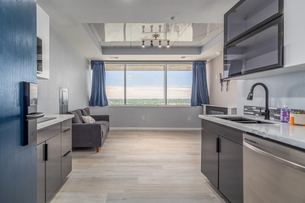 Reese Tower Apartments in Tulsa, OK | ApartmentHomeLiving.com