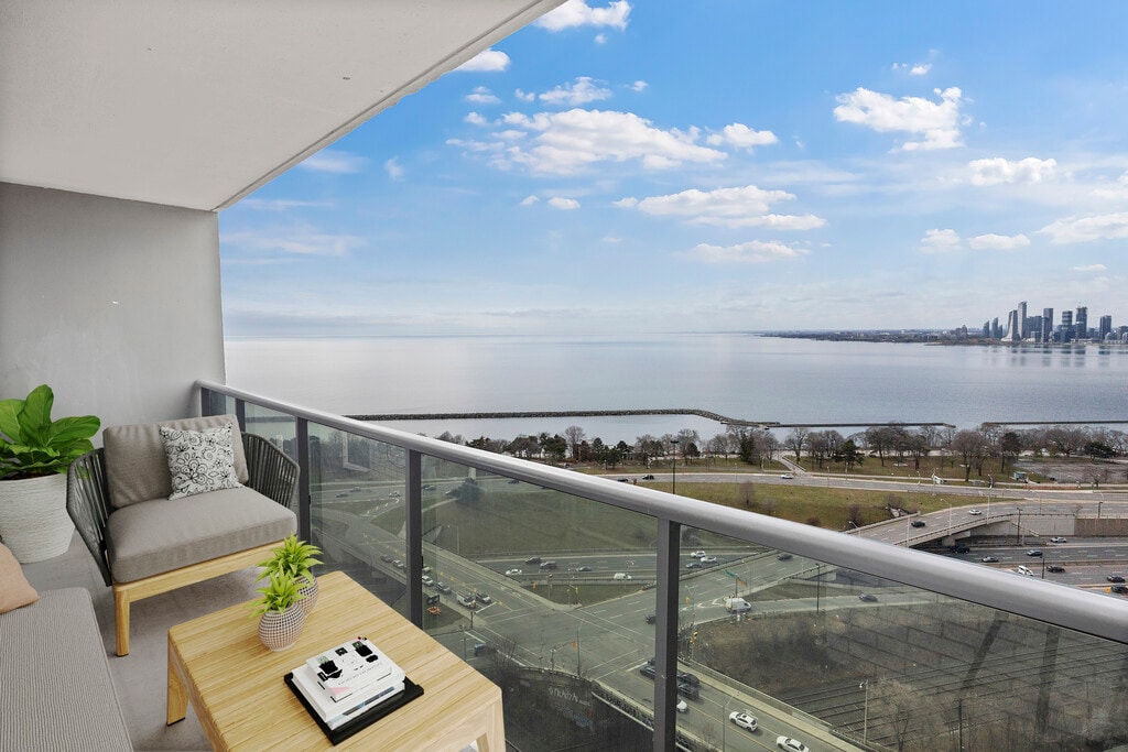 Lakeview Towers Apartments in Toronto, ON | ApartmentHomeLiving.com