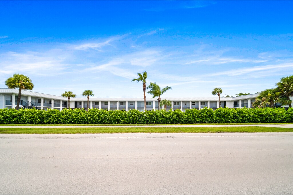The Yard University Apartments in Boca Raton, FL | ApartmentHomeLiving.com