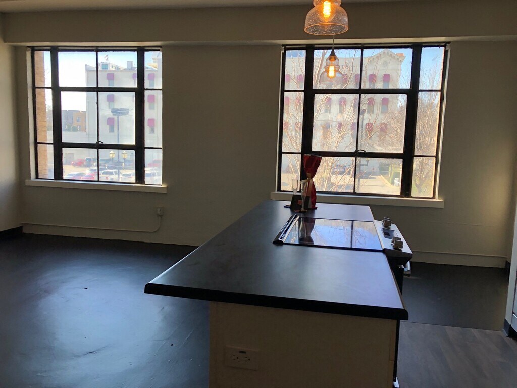 Block 2 Lofts Apartments in Little Rock, AR | ApartmentHomeLiving.com