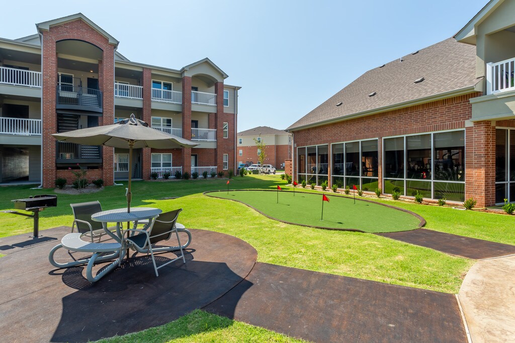 Walton Crossing Apartments in Bentonville, AR | ApartmentHomeLiving.com