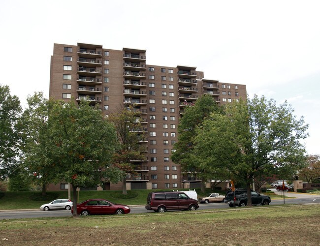 Hallmark Condominium Apartments | Alexandria, VA Apartments For Rent