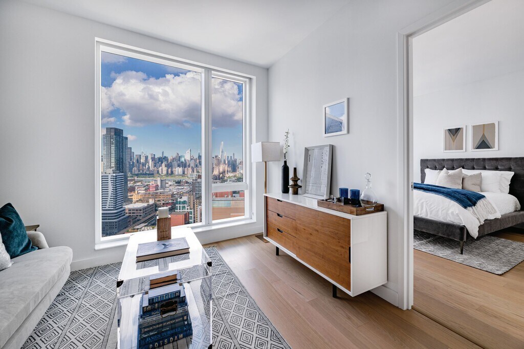 Sven Apartments in Long Island City, NY | ApartmentHomeLiving.com